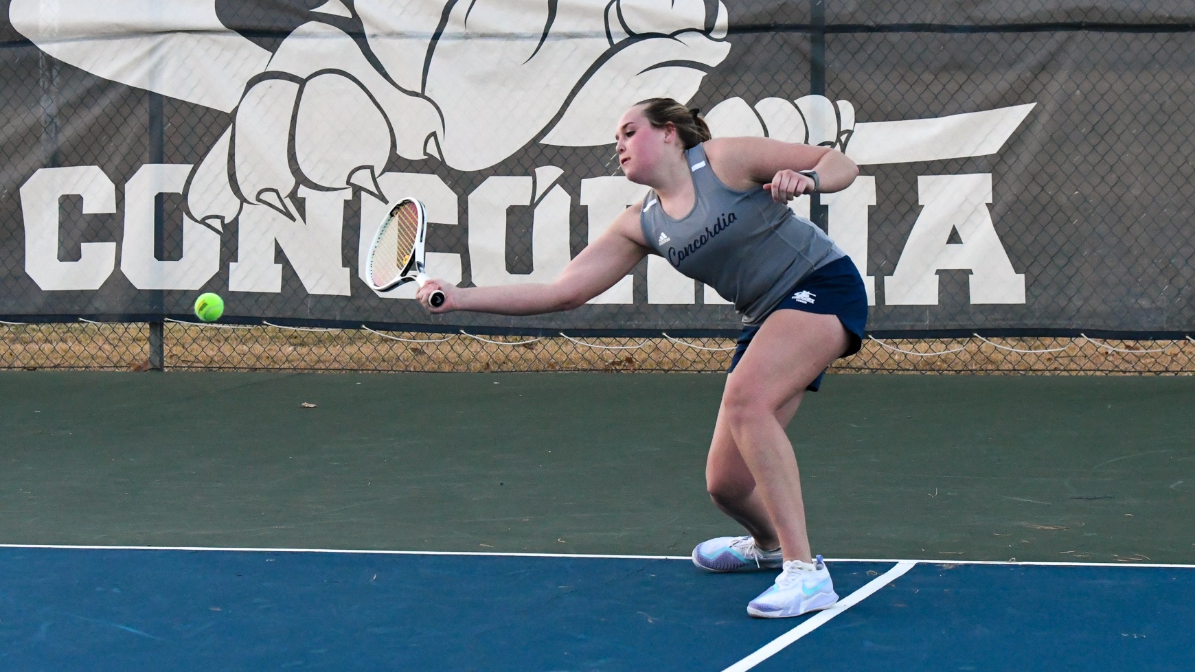 Four freshmen make debuts as Bulldogs edged by Threshers :: Women's ...