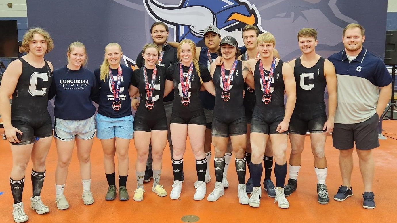 Eleven Bulldogs compete in program's inaugural powerlifting event ...