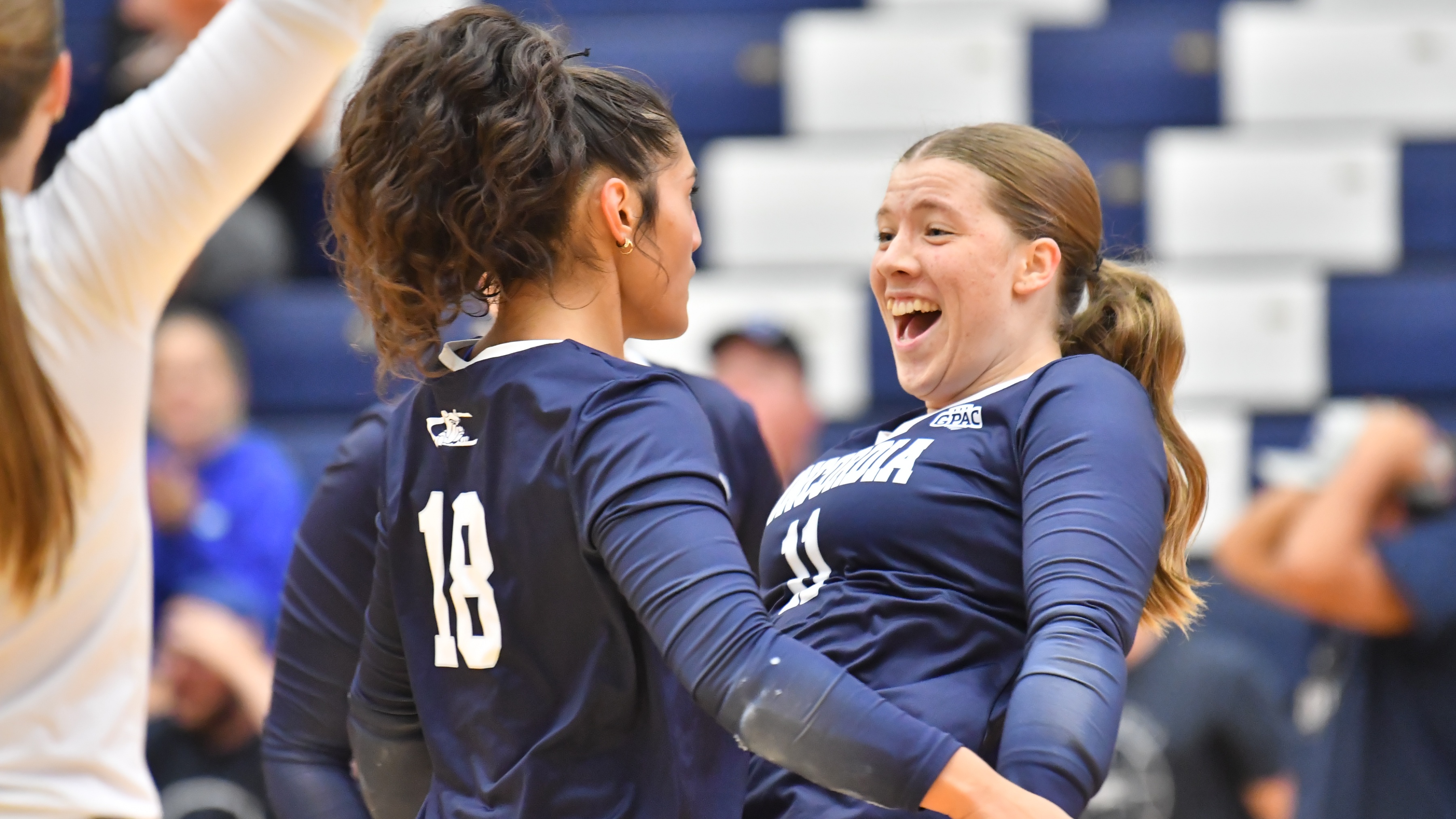 Bulldogs bounce back from first set, cruise past No. 17 Midland ...