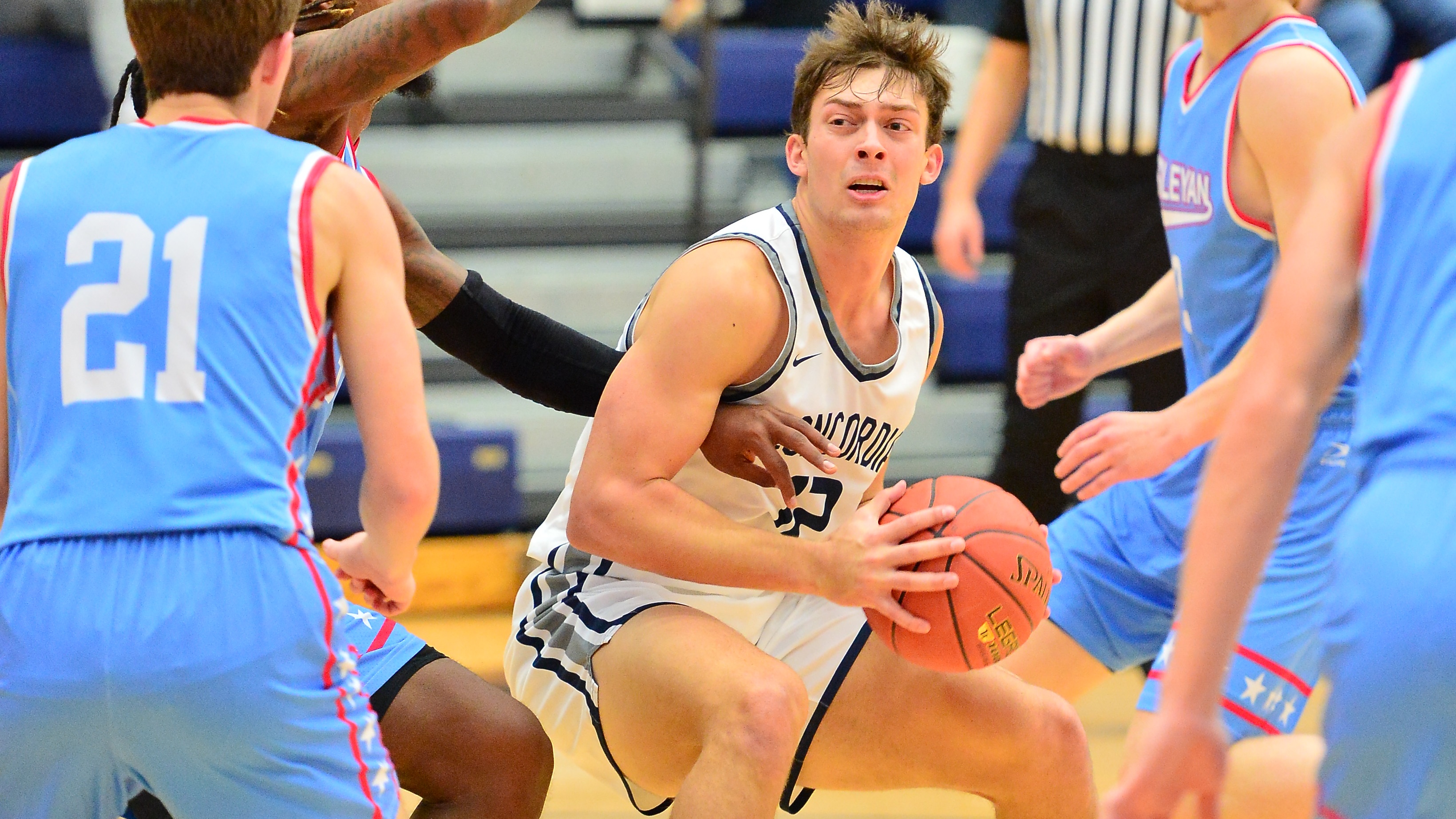 Schutte pours in career high 36 in regular season closing defeat :: Men ...