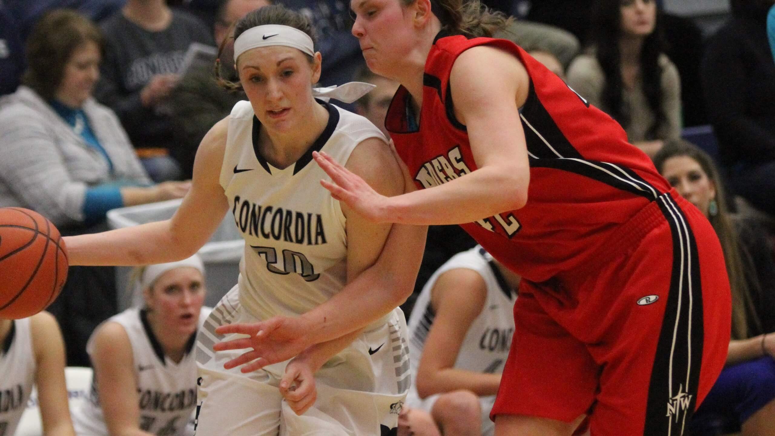 Mueller, Wragge star in nailbiting win :: Women's Basketball ...