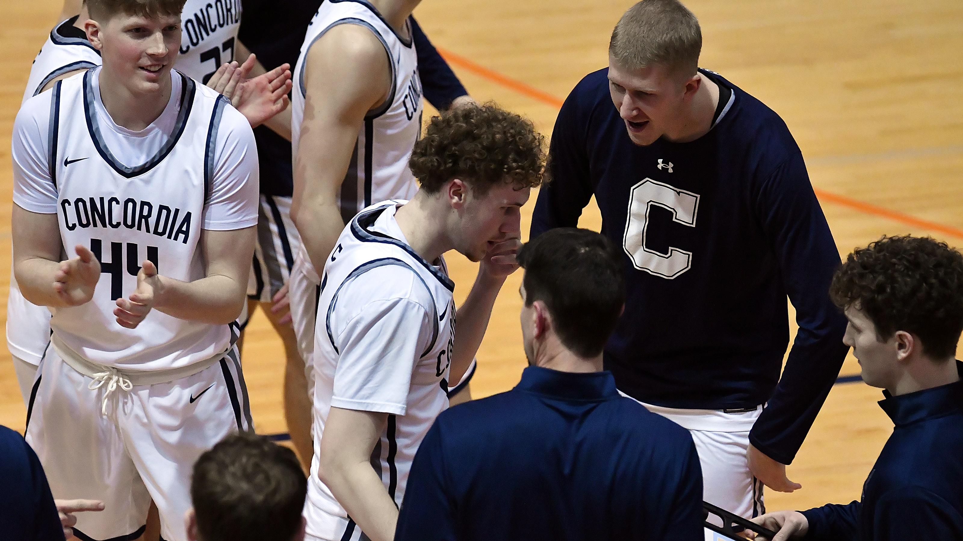 Gaeth game-winner pushes Bulldogs to NAIA second round in heart thumper ...